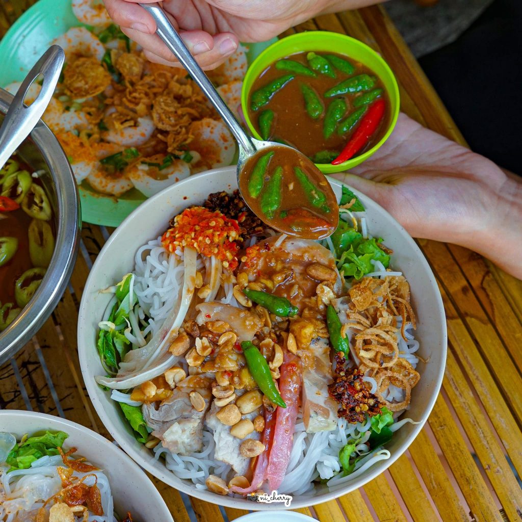 Da Nang Street Walking Food Tour - Hoi An Food Tour